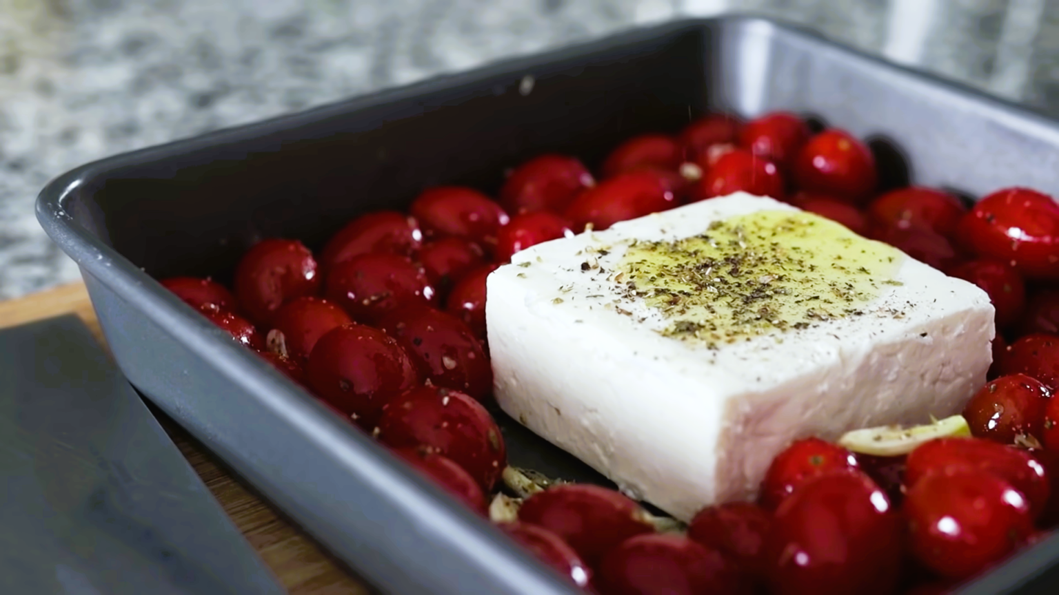 Ζυμαρικά με ντοματίνια και ψητή φέτα! - Γαλακτοκομική Τριπόλεως